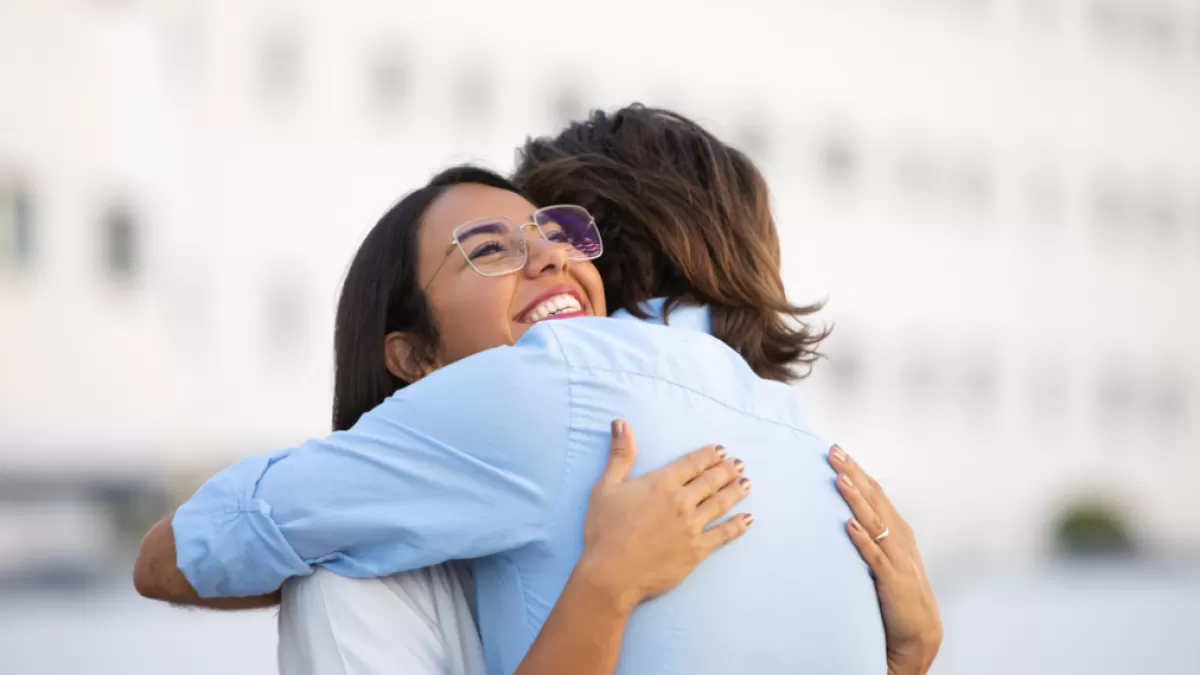 15 Surprising Health Benefits of Hugging – daneelyunus